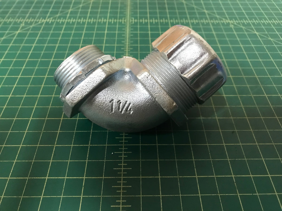 Connector 90 degree Angle - 1 1/4" – flyoffthetruck.com